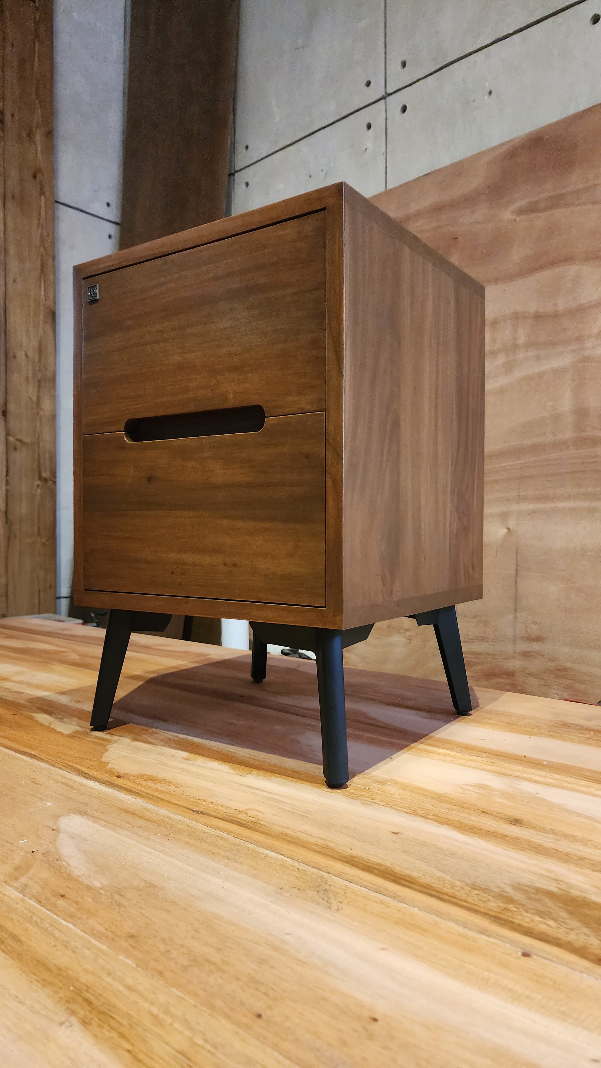 DASHA BEDSIDE TABLE – tablaprimera